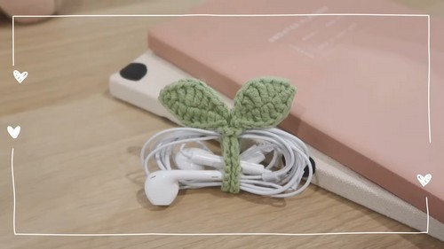Cute & Little Crochet Headphone Sprout Pattern For Beginners - The Patterns