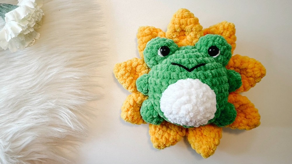 Crochet Sweet and funny Sunflower Frog Amigurumi Pattern - The Patterns